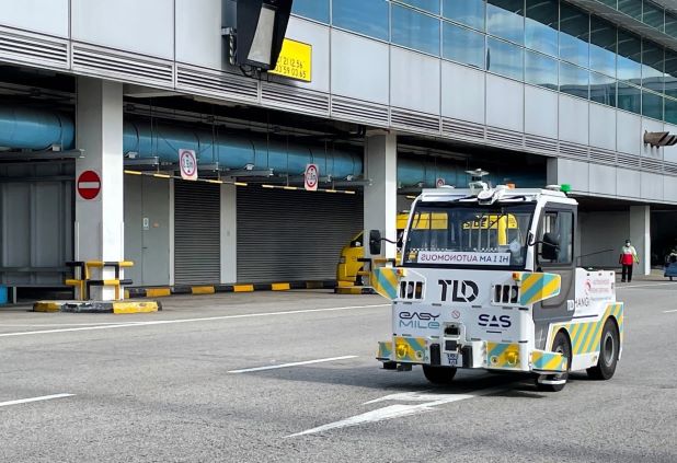 Singapore International Airport Installs Autonomous Baggage Transfer ...