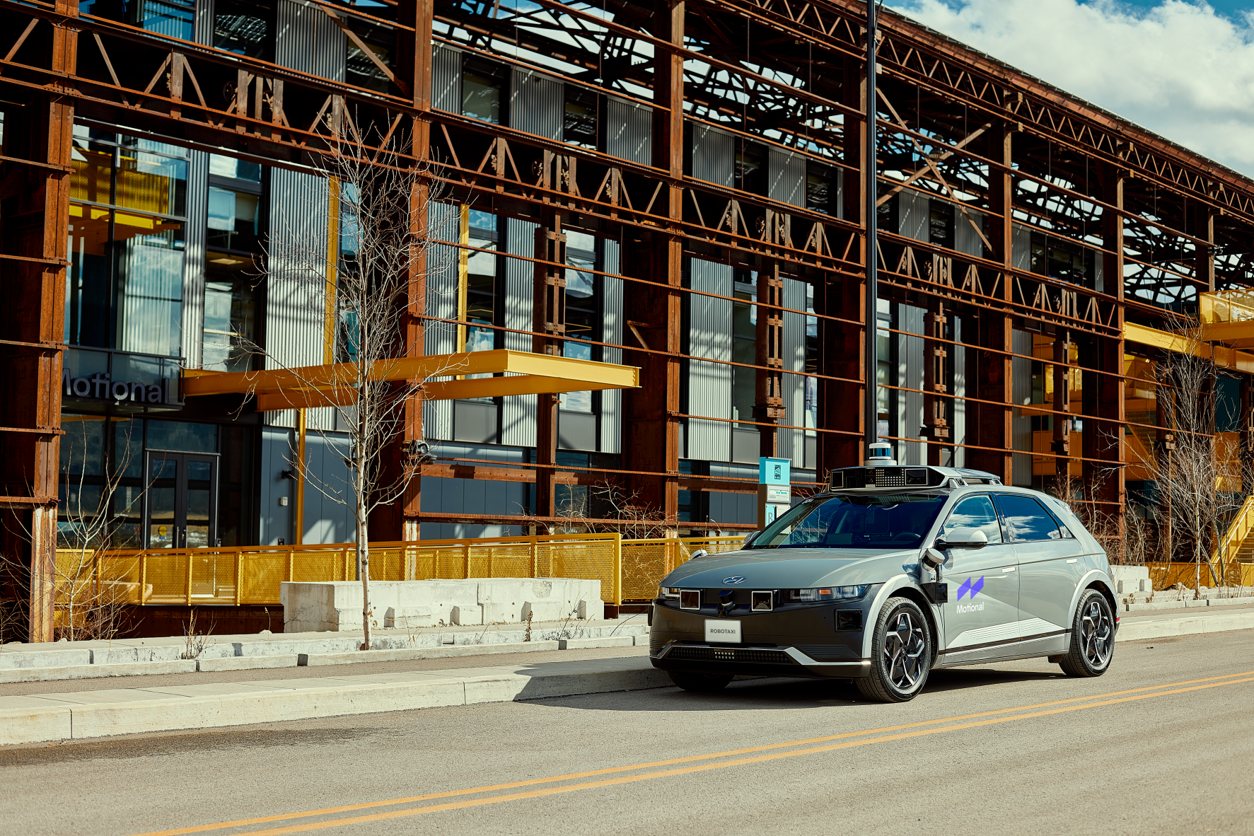 Motional adds Uber for industry-first autonomous ride-hail/delivery ...